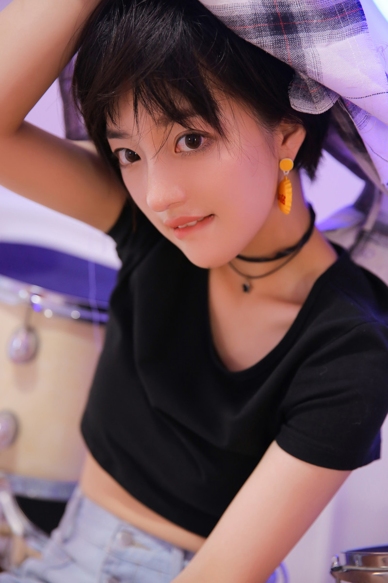 白醋少女摇滚美女图片美图美秀